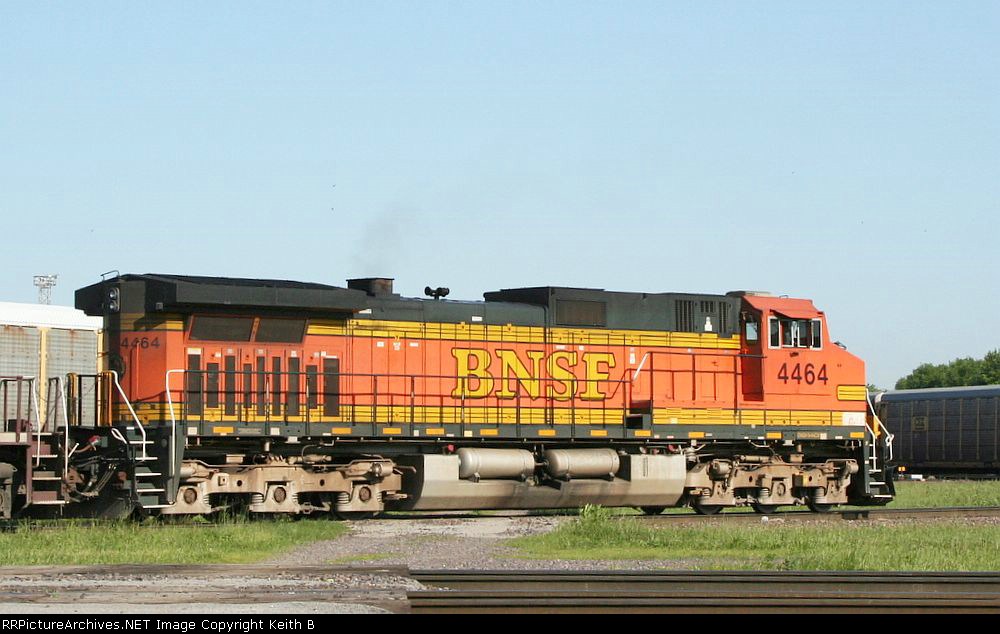 BNSF 4464